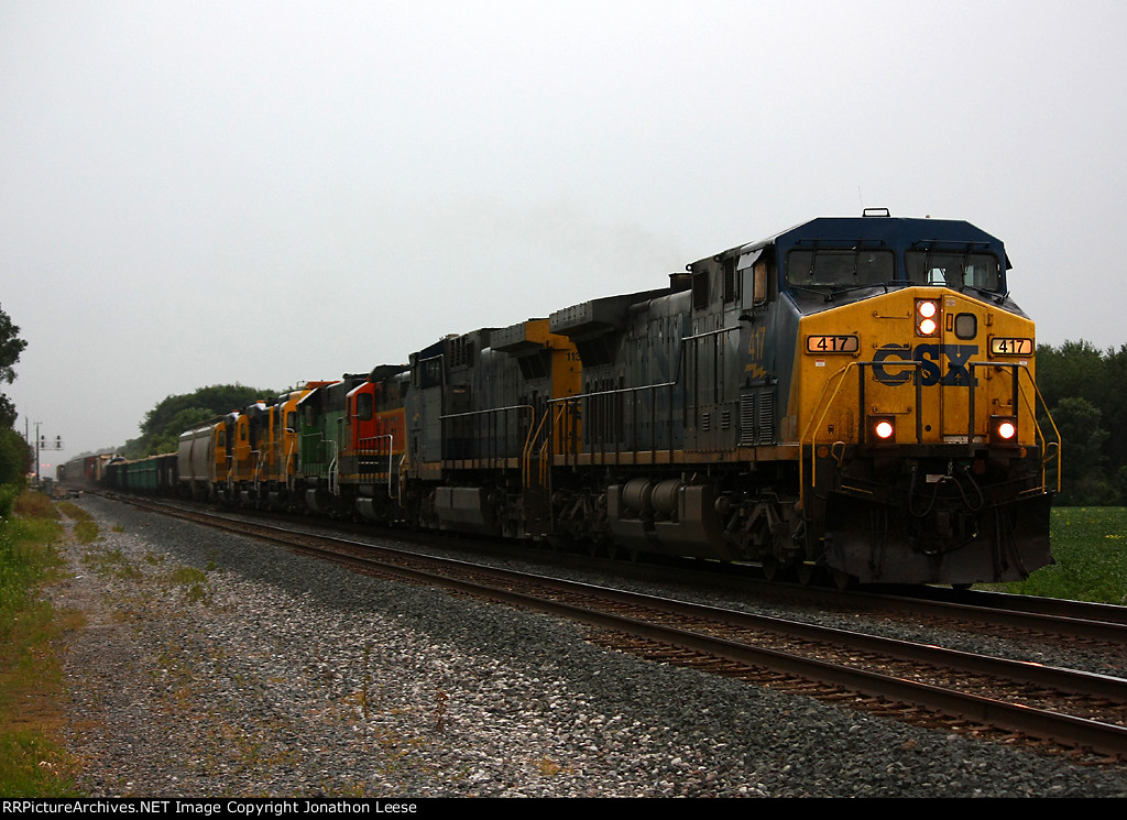 With the rain right on it's heels, Q368 heads east with 5 BNSF Geeps on their way to LTEX